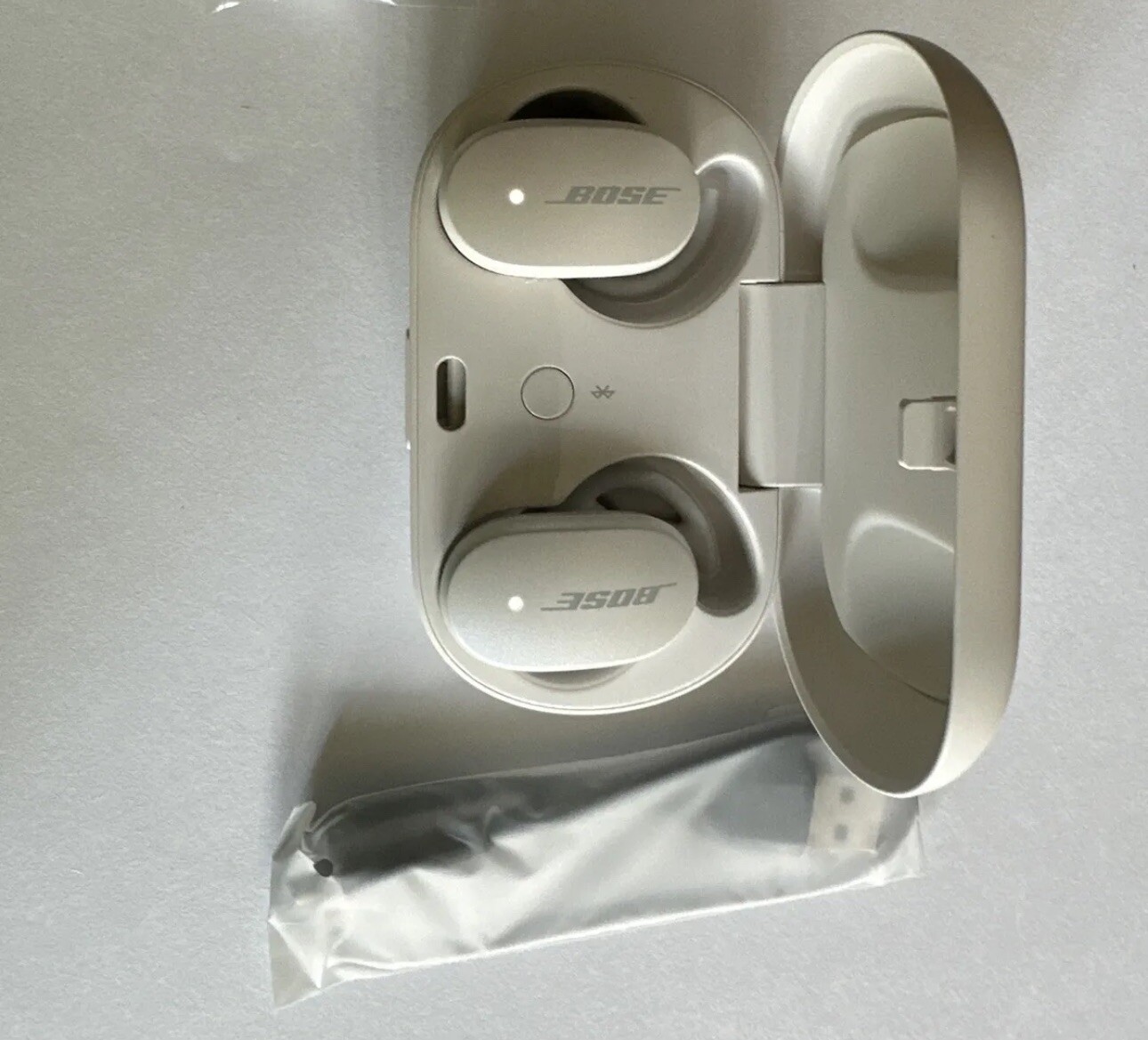 Open Box White Bose QuietComfort 429708 Wireless In-Ear Earbud