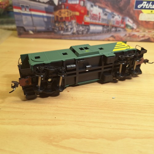 HO Athearn John Deere Tractors caboose train Moline Illinois deer | eBay