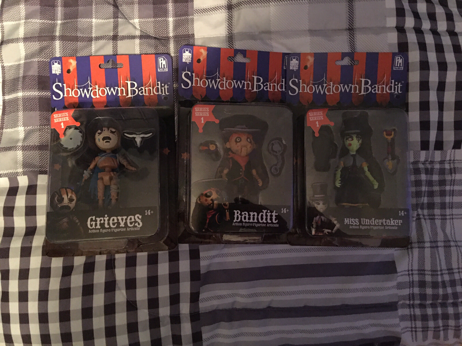 Showdown Bandit Miss Undertaker Grieves Series 1 (3 Pack) Action Figure ...