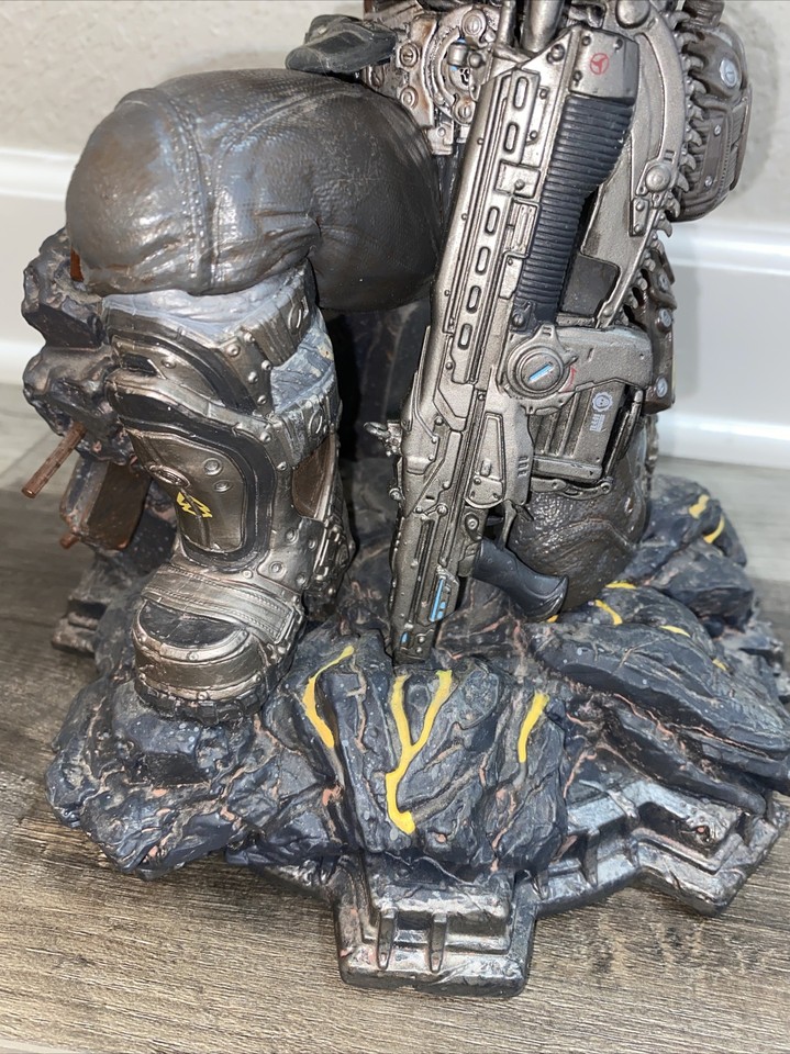 Gears of War 3 Limited Edition Marcus Fenix Collectors Figure Statue ...