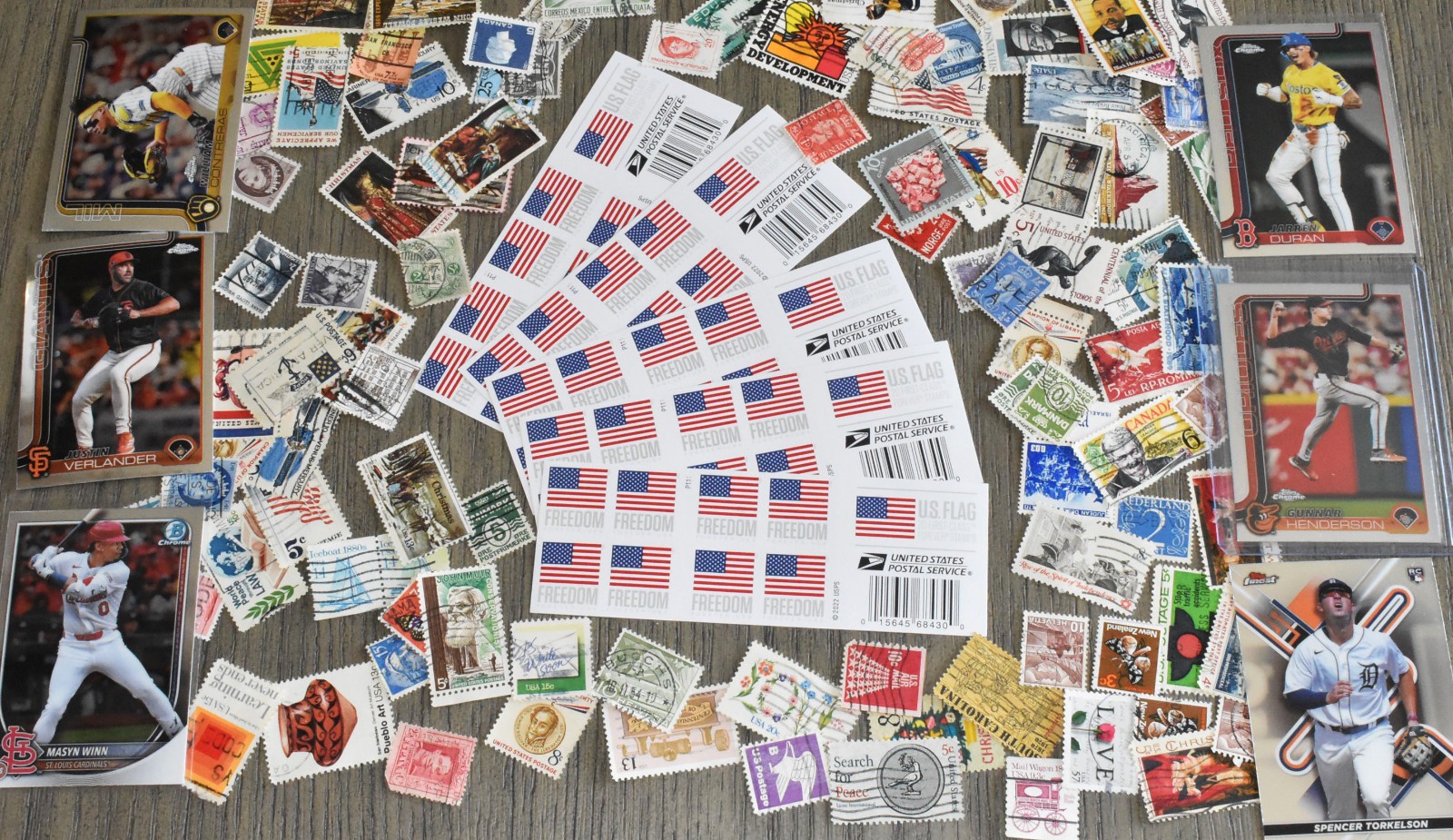 ESTATE COLLECTIBLE LOT- 100's Vintage & NEW US postage Stamps, BASEBALL ...