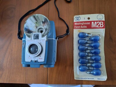 Vintage Brownie flash 20 camera w/12 bulbs | eBay