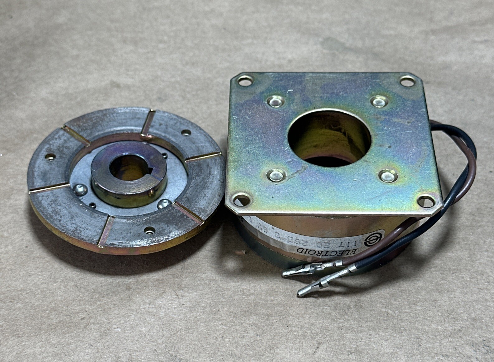 PREOWNED - Electroid Company 117 EC-26B-8-6V-L Electric Brake/Clutch ...