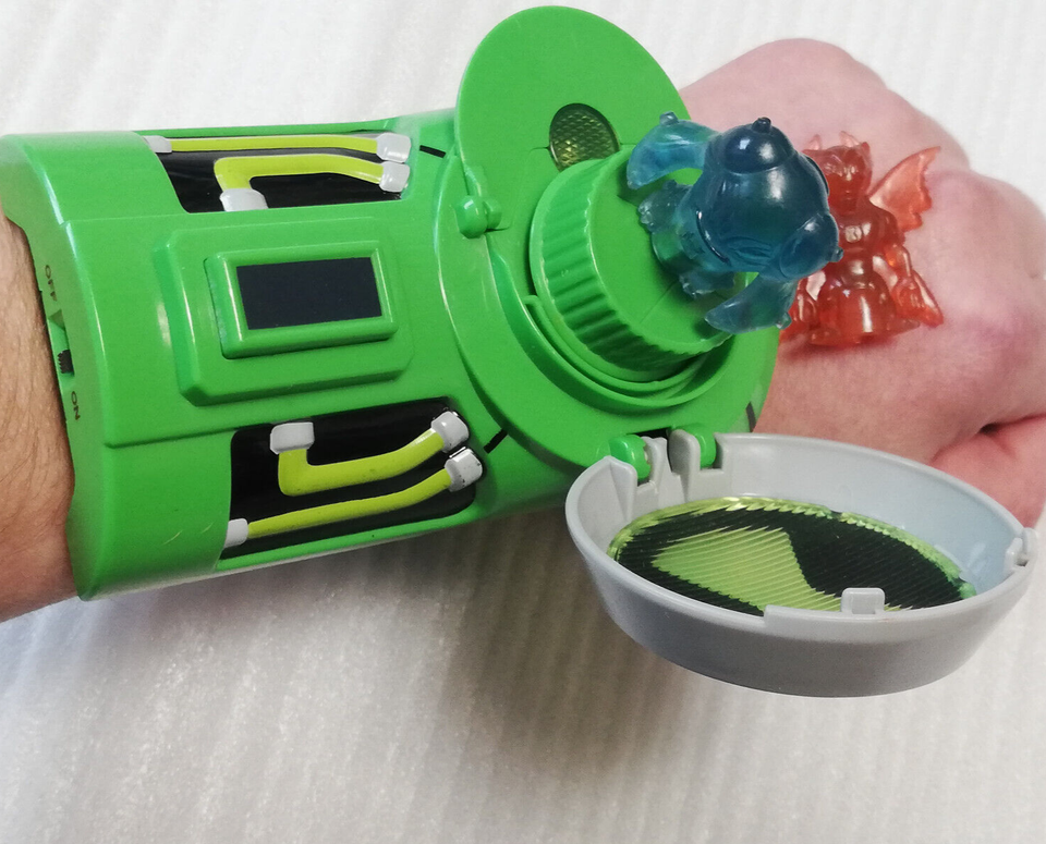 Ben 10 Omnitrix Revolution Ultimatrix Bandai 2010 CN + 2 figures ...