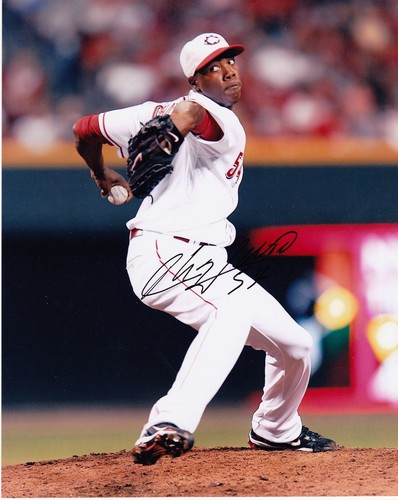 AROLDIS CHAPMAN CINCINNATI REDS ACTION SIGNED 8x10 | eBay