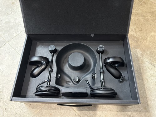 Oculus CV1 3D VR Controllers and Sensors in box. | eBay Australia