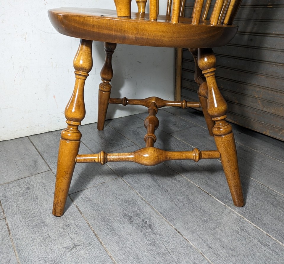 Vintage Nichols & Stone Maple Colonial Windsor Captain's Spindle Comb ...