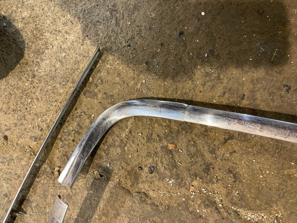 1968 DODGE CORONET FOUR DOOR REAR WINDOW TRIM + side roof trim nice ...