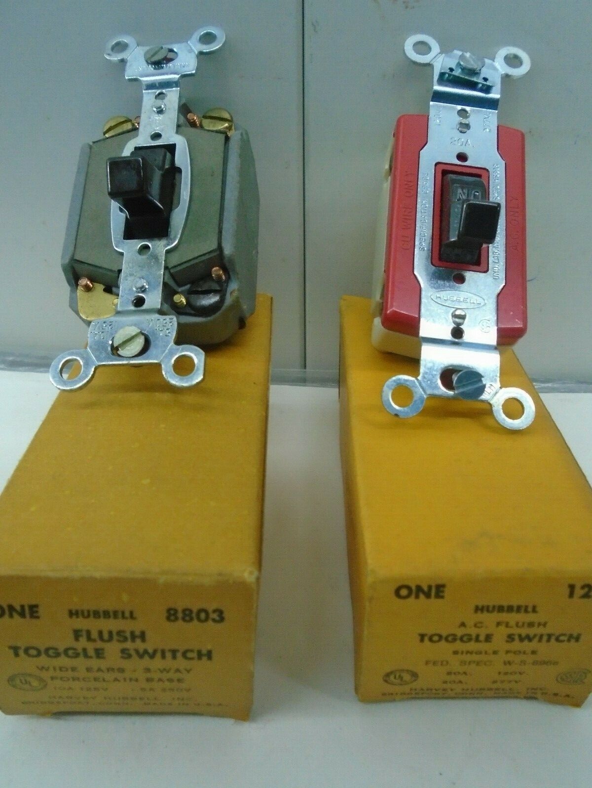 Hubbell 1221 A.C. Flush Toggle Switch 1-Pole & toggle switch 8803 (2pk ...