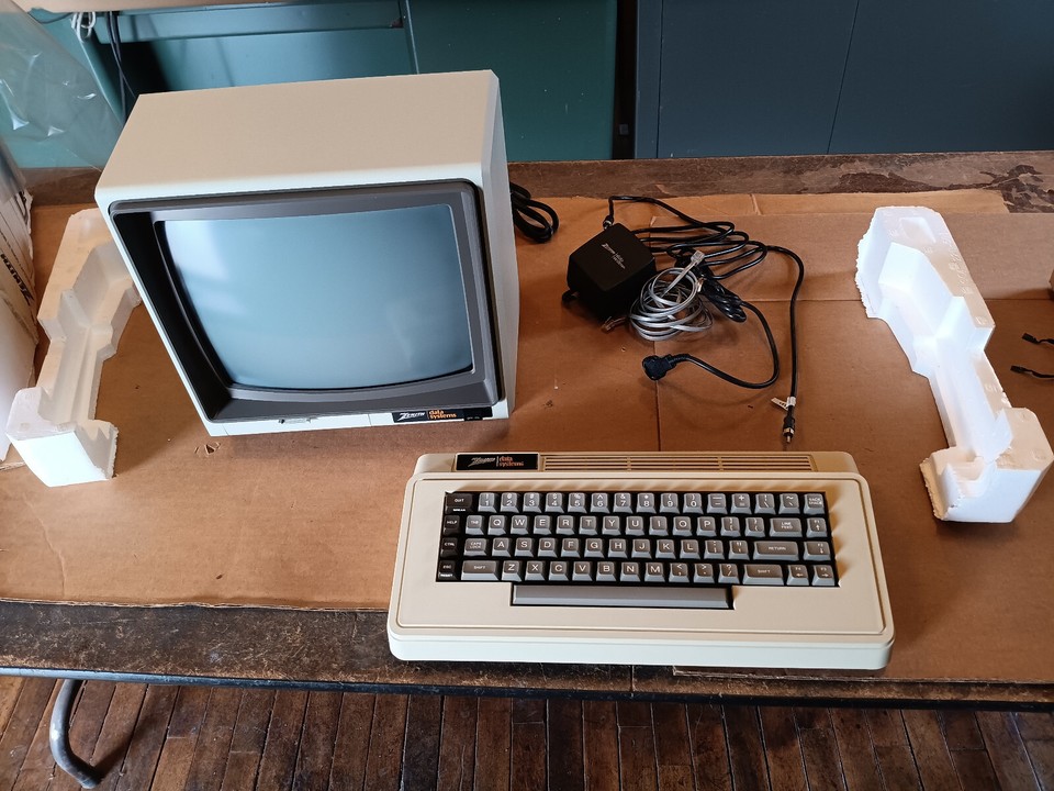 retro vintage 1984 Zenith Data Systems computer keyboard monitor CRT ...