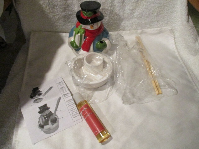 AVON Snowman Reed Diffuser "Peppermint" Snowman, Reeds, & Peppermint ...