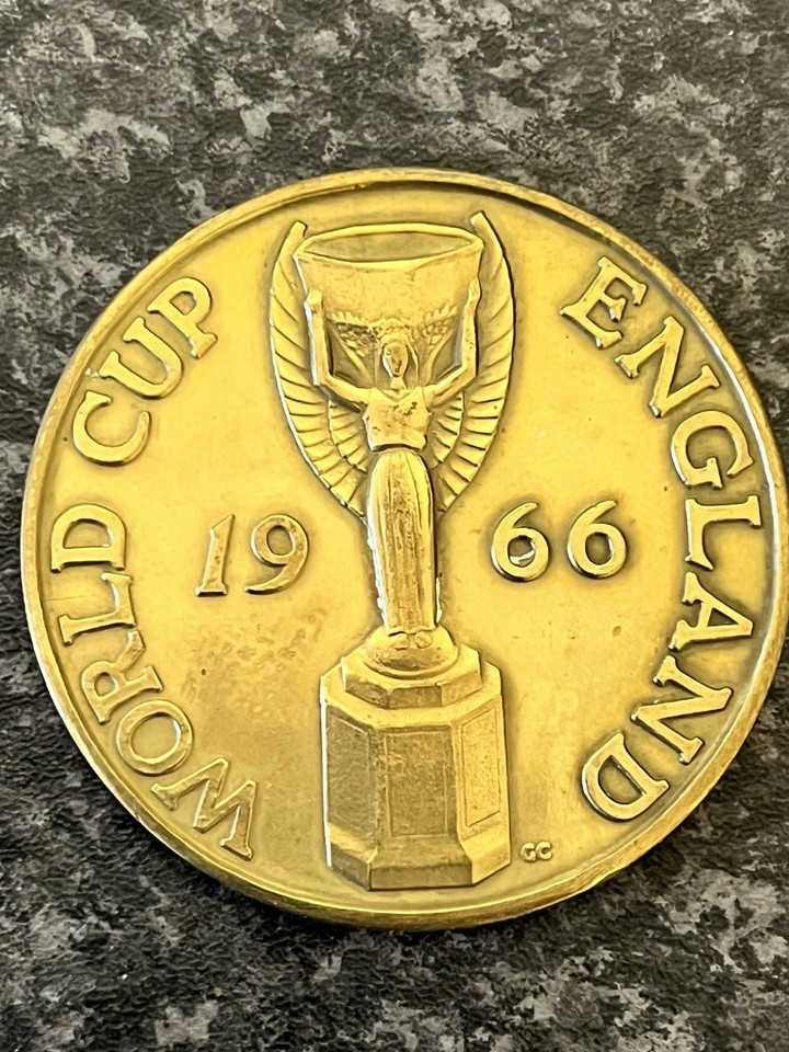 England 1966 World Cup FA Jules Rimet Badge plus Bonus 1966 coin 2 ...