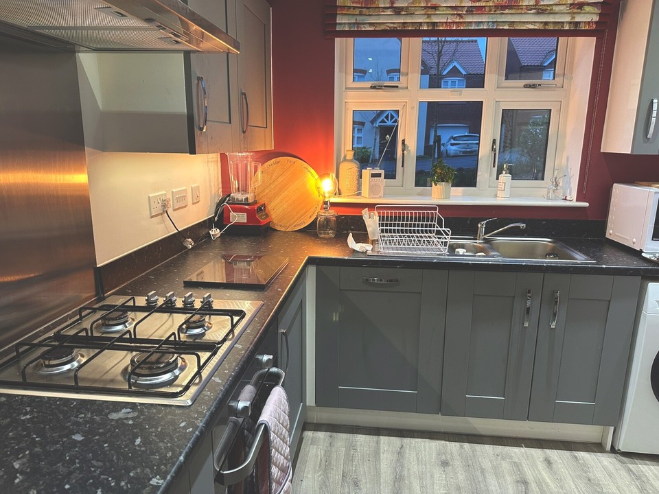 Complete Kitchen Units - EXCELLENT CONDITION Hob +Oven + Extractor ...