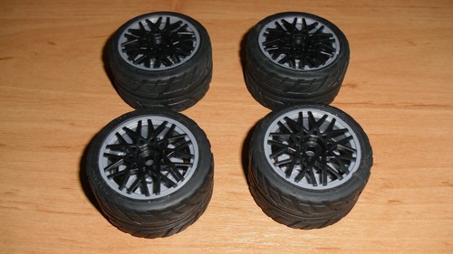 Meccano Four Plastic Wheel Grey Black Spoke and Rubber Tyre D424 C972 ...