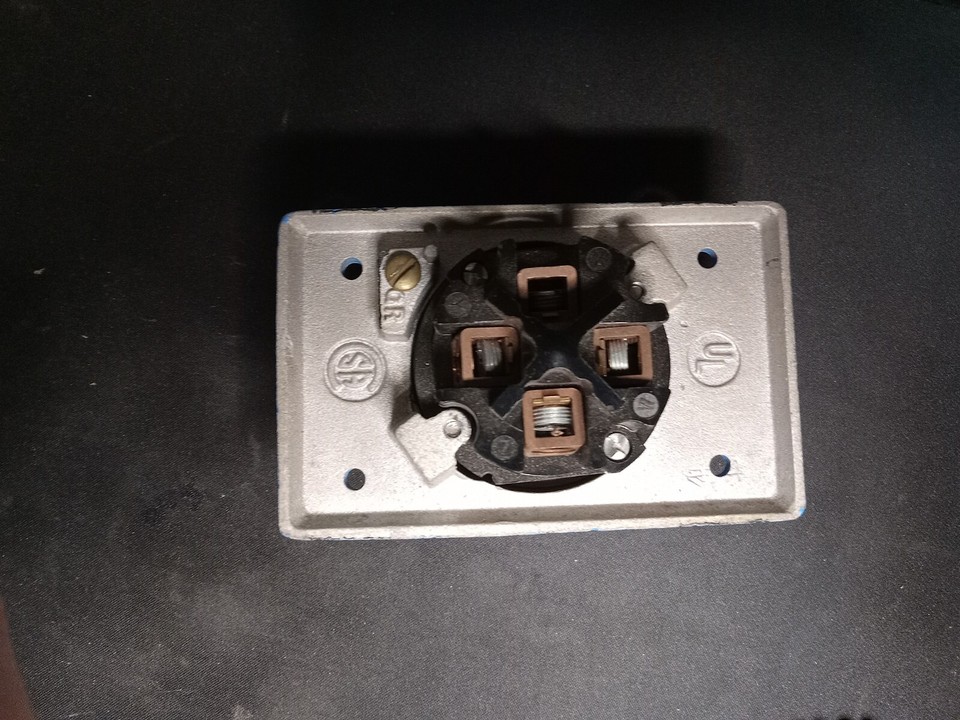 New! Hubbell HBL25403 30/20A Locking Receptacle 4P 5 Wire 600Vac/250Vdc ...