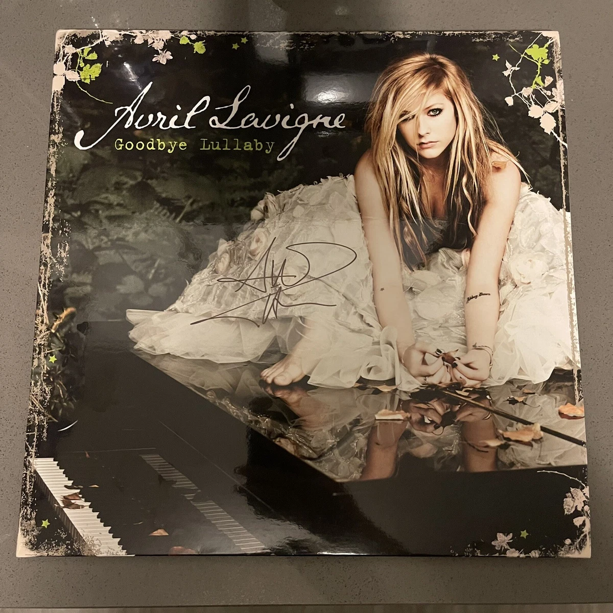 Avril Lavigne Goodbye Lullaby Album