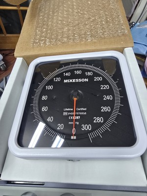 Welch Allyn 767 Sphygmomanometer INT Wall Gage Adult Cuff 901091 New in ...