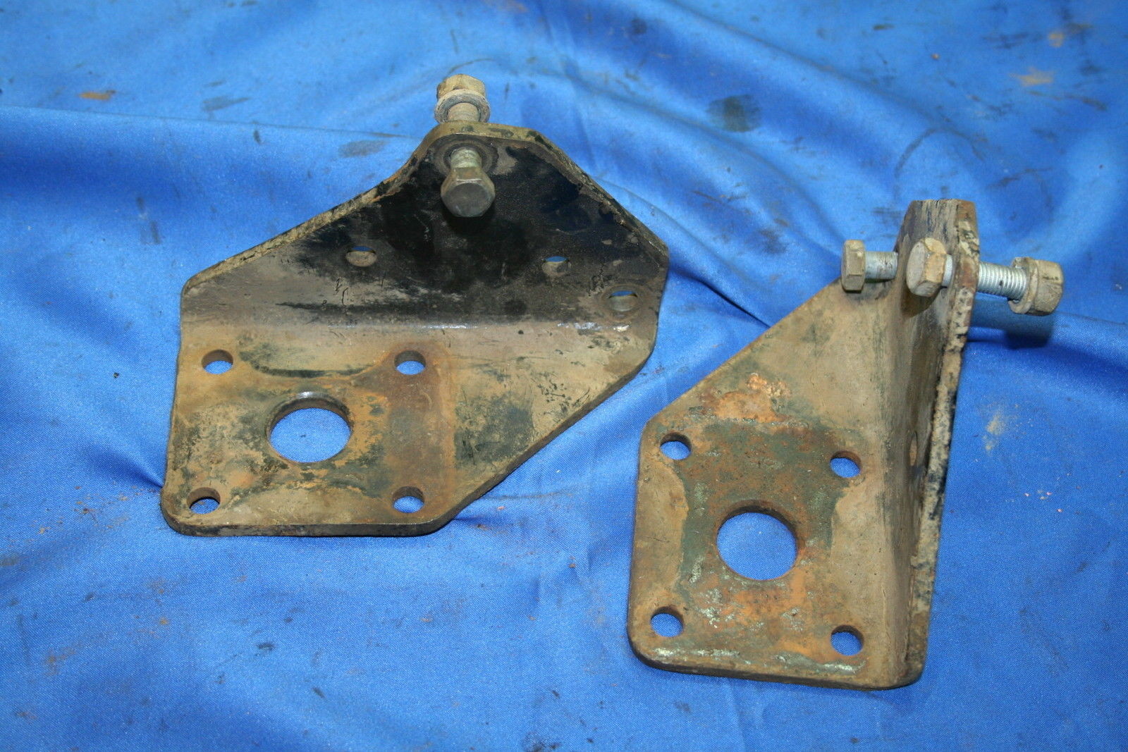 Morris Minor Rear Axle Shock Mounting Bracket Assemblies | eBay