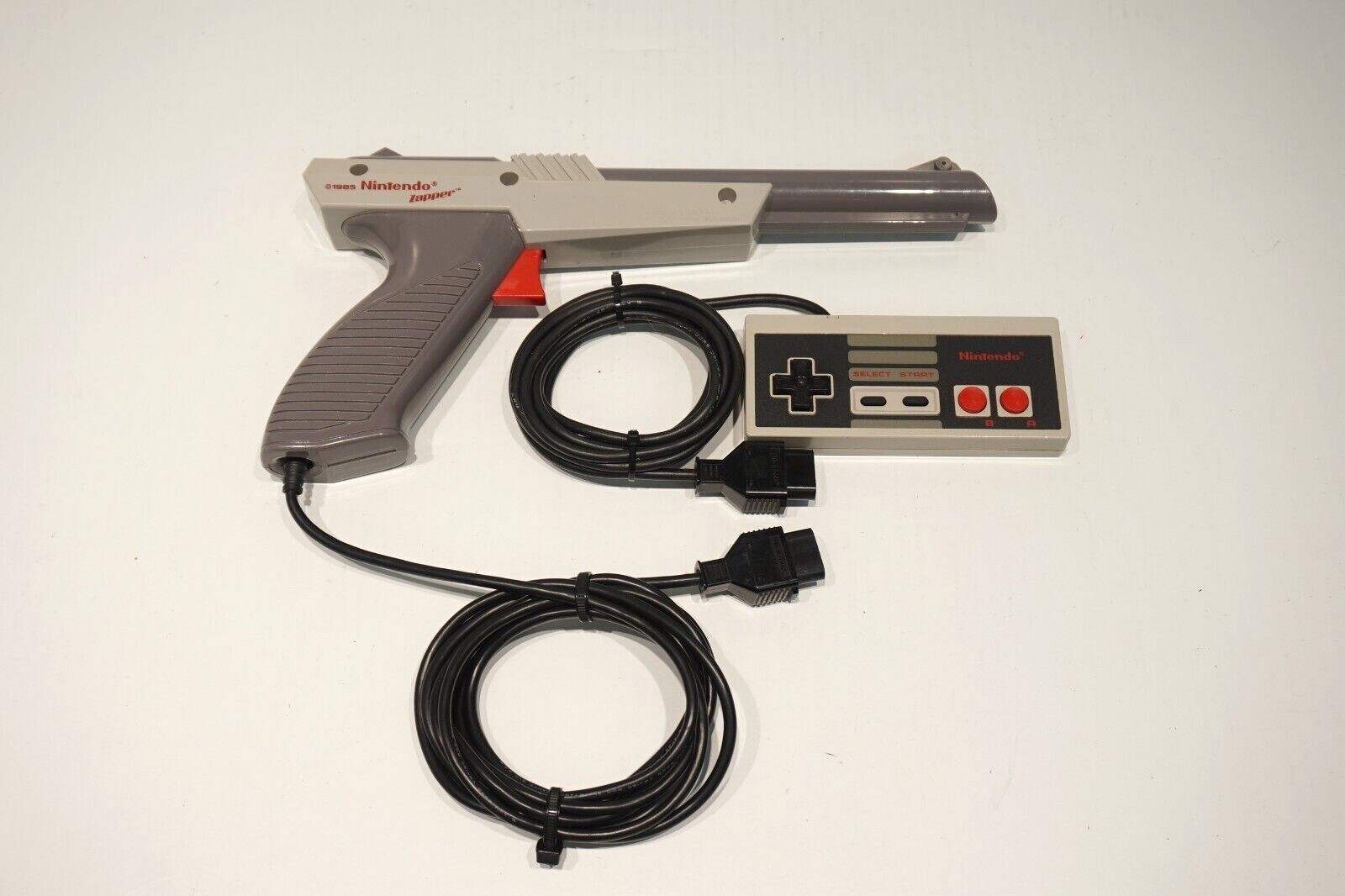 ORIGINAL 1985 NINTENDO NES-005 GRAY ZAPPER LIGHT GUN & NES-004 ...