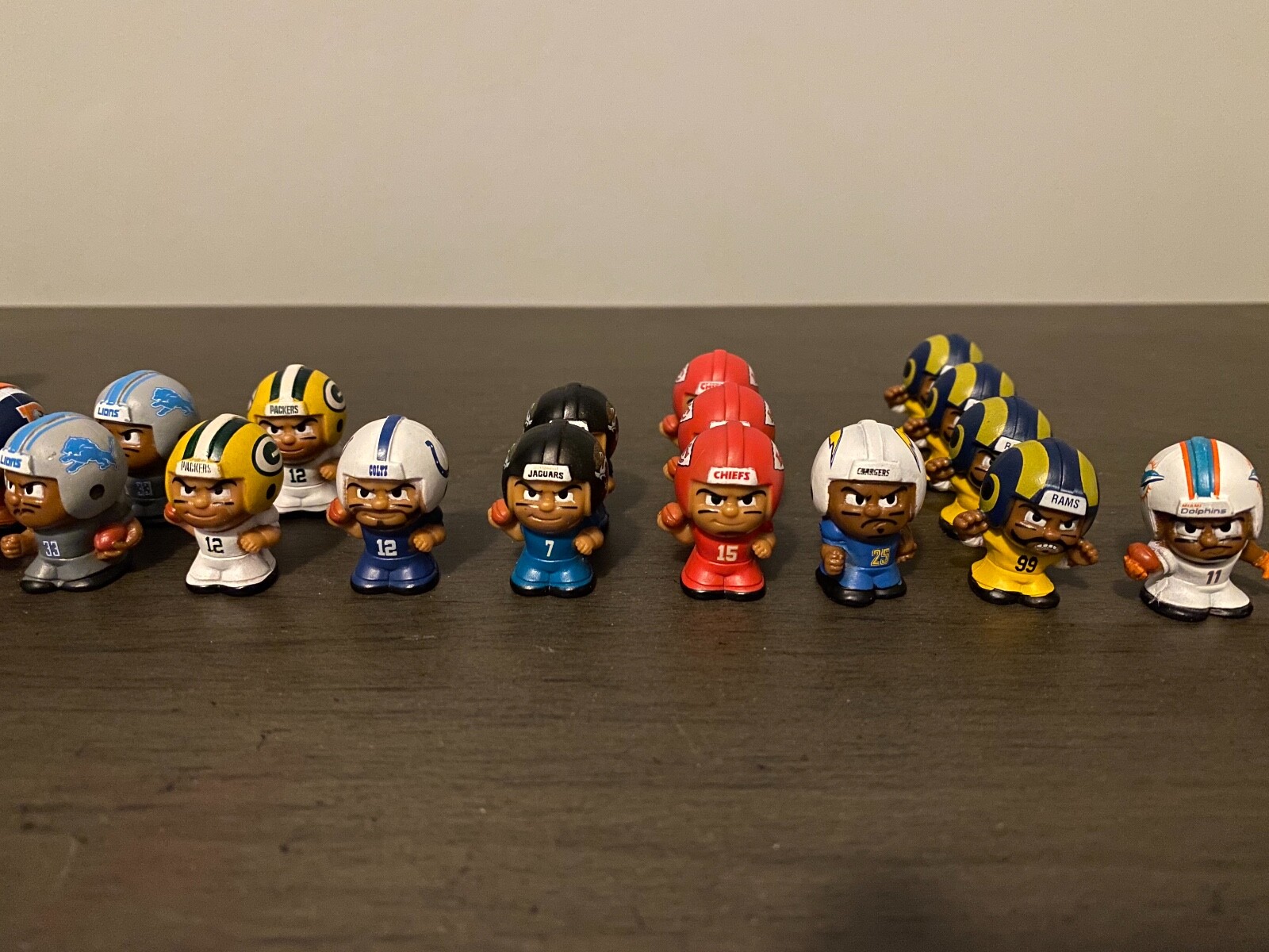 PICK UR FAVORITE TEAM FIGURE 2019 NFL FOOTBALL TEENYMATES COLOR RUSH ...