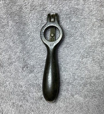 VTG. CAST IRON 12 GUAGE HAND HELD PRIMER PRESS | eBay