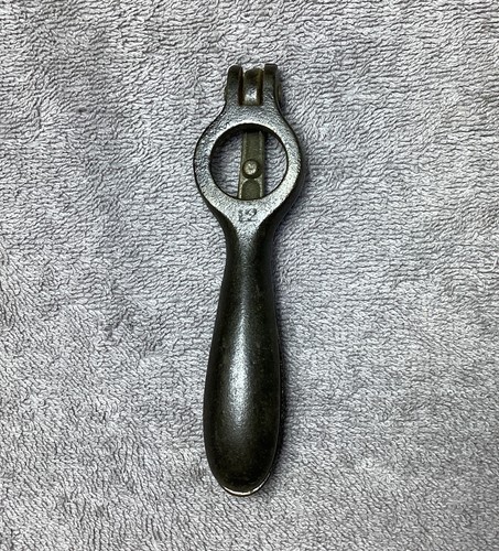 VTG. CAST IRON 12 GUAGE HAND HELD PRIMER PRESS | eBay