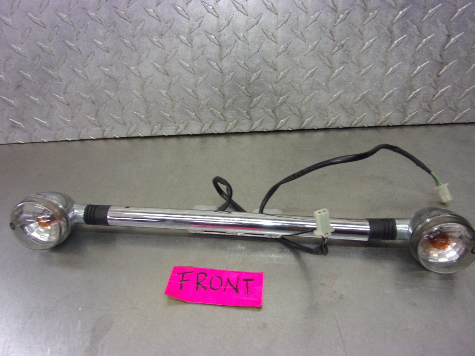 951 A HYOSUNG AQUILA GV 650 2009 OEM FRONT TURN SIGNAL BAR | eBay