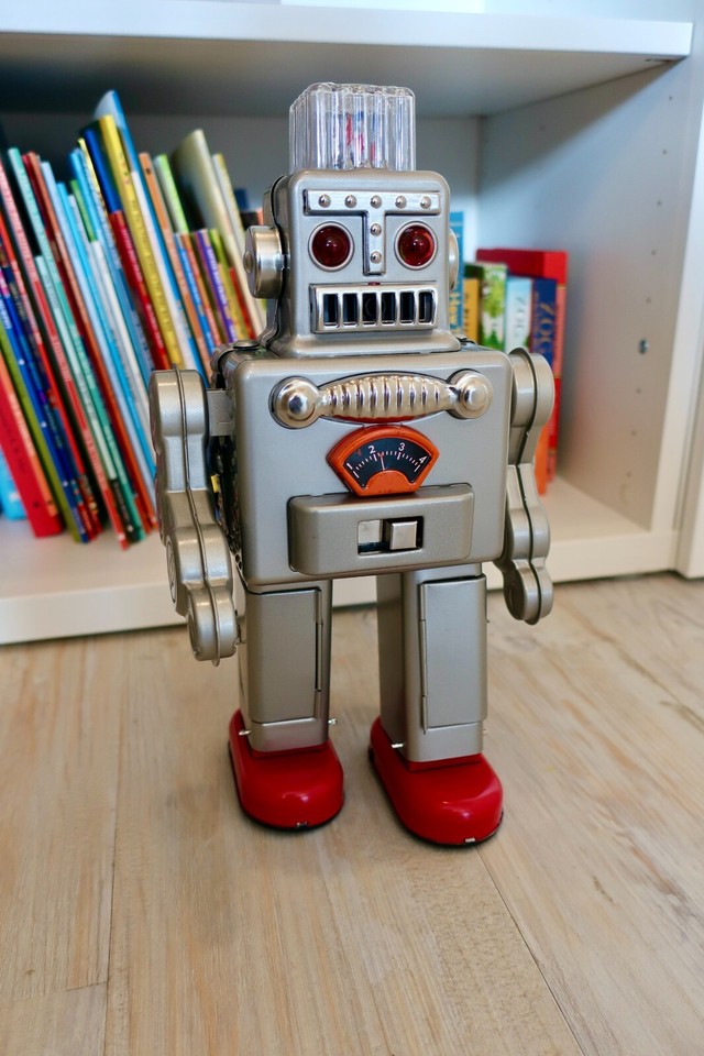 Smoking spaceman Tin Robot Collectable Toy. Vintage style Yonenzawa ...