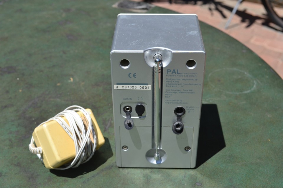 Tivoli Audio iPAL PAL Henry Kloss Portable AM/FM Radio/Speaker Complete ...