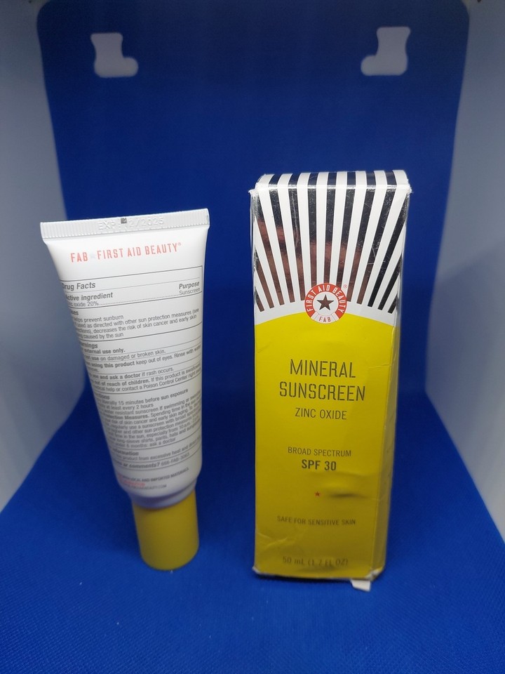 First Aid Beauty Mineral Sunscreen Zinc Oxide Broad Spectrum SPF 30, 1 ...