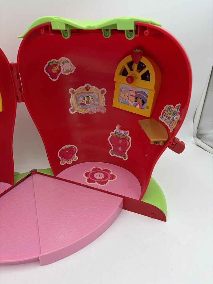 VTG 2003 Strawberry Shortcake Berry Sweet House Bandai Dolls Furniture ...