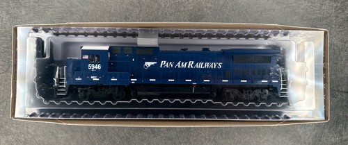 ATLAS 10004323 HO DASH 8-40B GOLD LOCOMOTIVE PAN AM (MEC) # 5946 DCC ...
