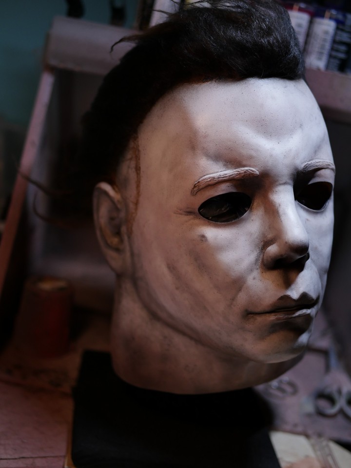Michael Myers Castle Stretch Silent Mike | eBay