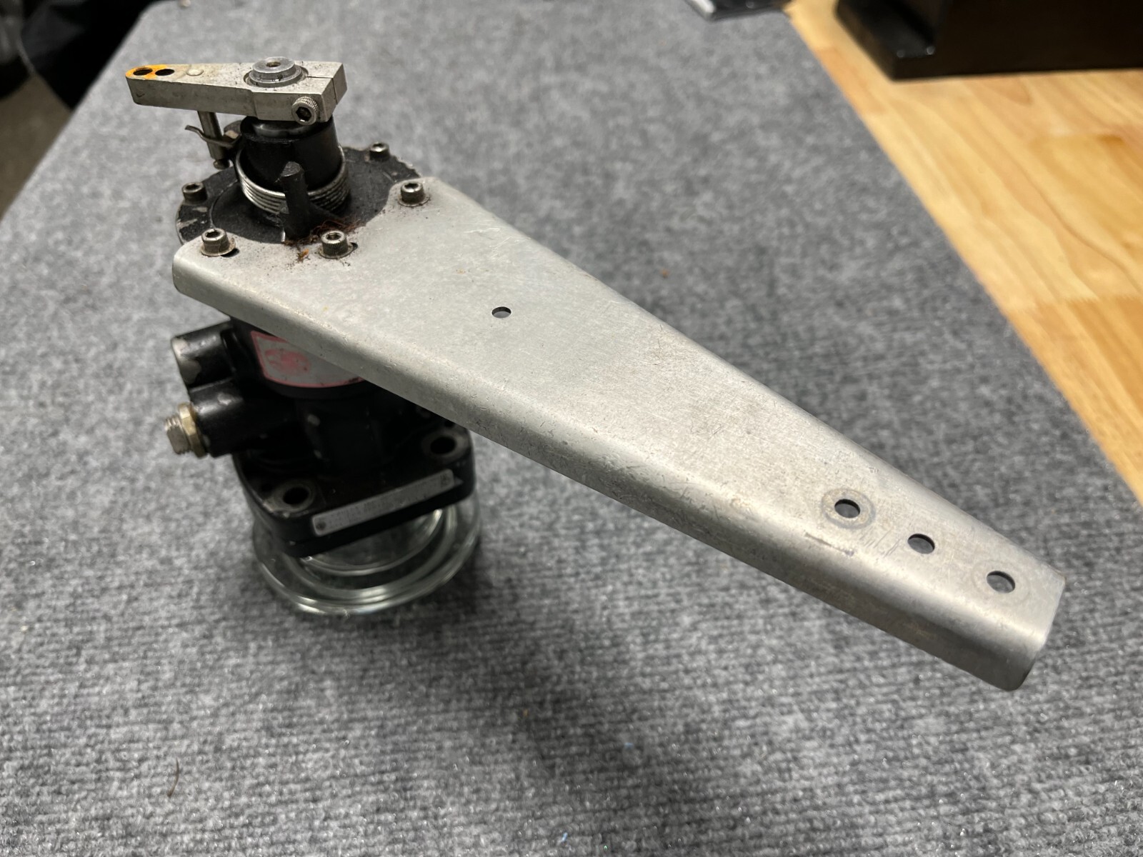 McCauley Prop Governor C290D5-F/T17 with Control Arm and Cable Bracket ...