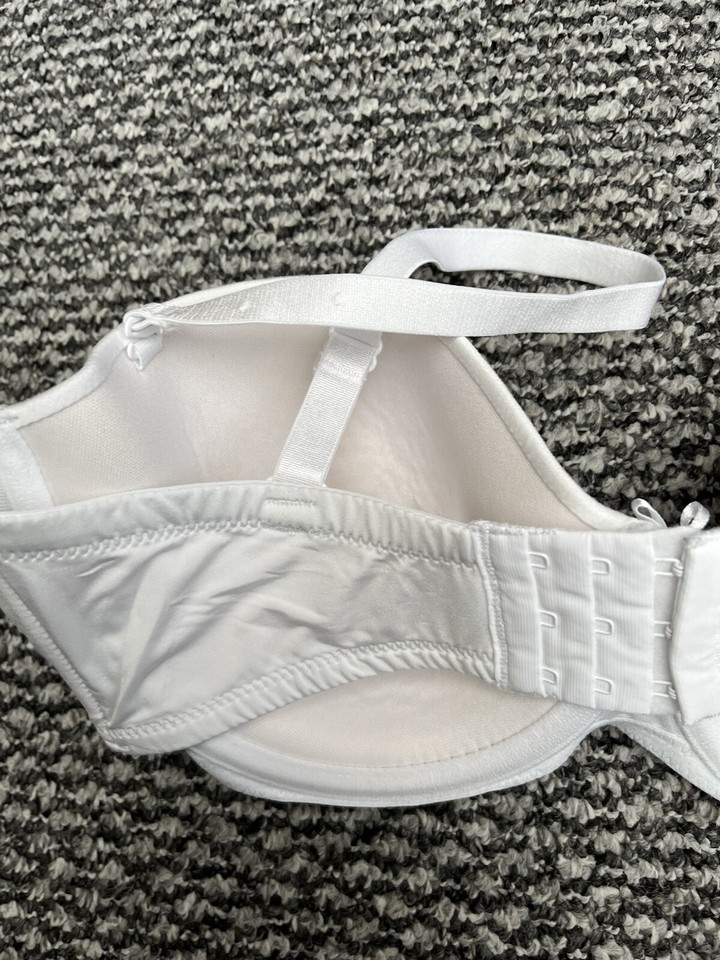 New Look White Bra Size 34DD, Plain Seamless Cups, Underwired ,Good ...
