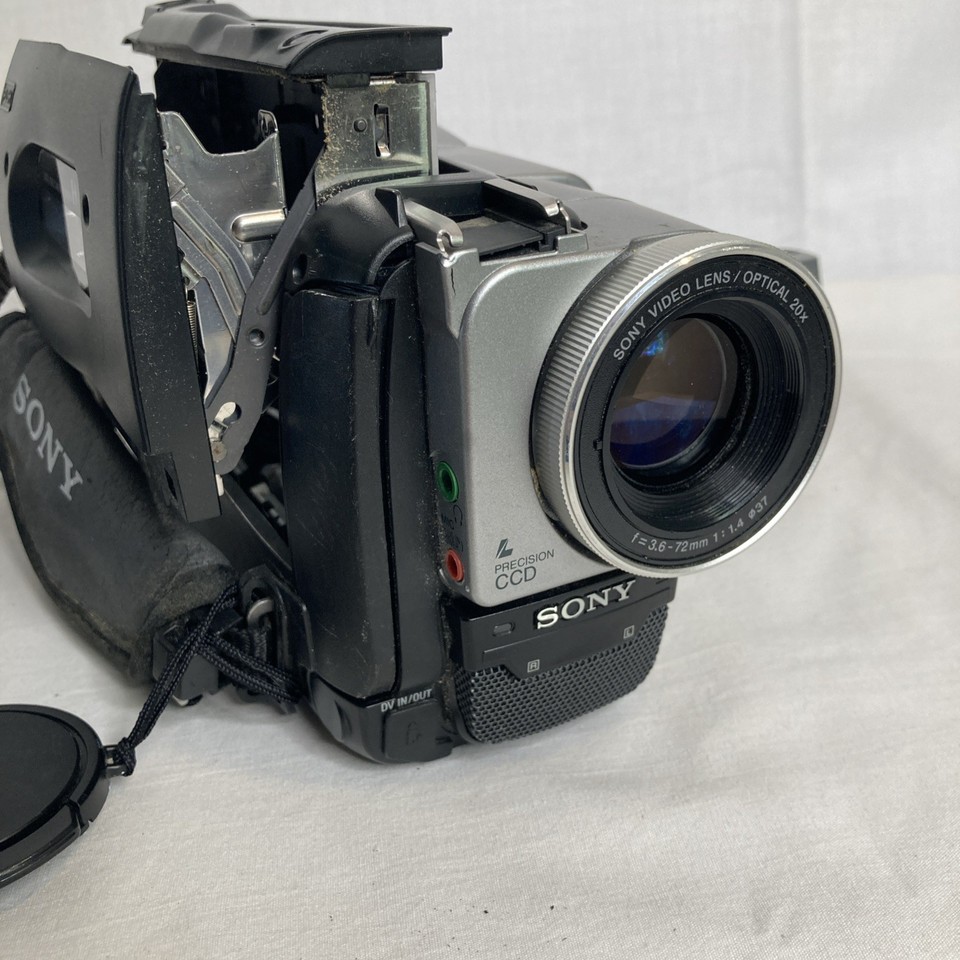 SONY DCR - TRV 103 Digital 8 Handycam Video Camera Camcorder Powers On ...