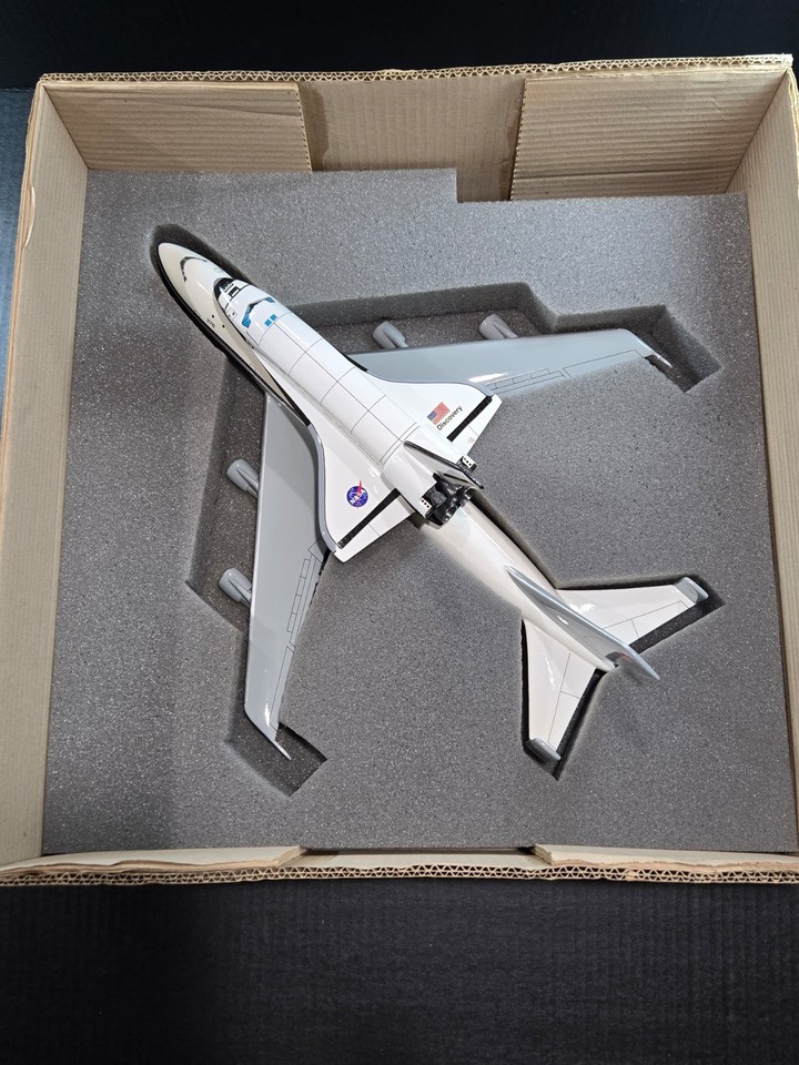 B747 w/ Space Shuttle Discovery Desktop Display Model | eBay