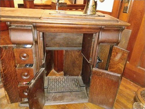 Antique Singer Sewing Machine G Series Serial No. G7585937 With Cabinet ...