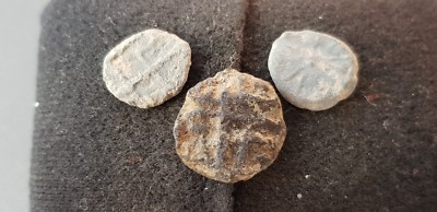 Superb design Trio of Medieval lead tokens found in England in the ...
