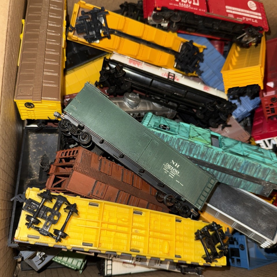 Vintage HO Scale, AHM, Bachmann, tyco Train Cars/Rolling Stock, Lot Of ...