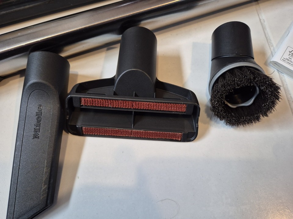 miele complete c3 cat & dog pro powerline SGEF3 RRP£369 BARGAIN rare ...