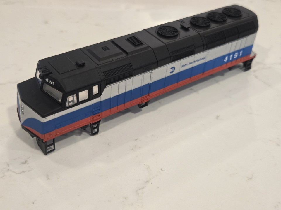 HO Walthers Trainline 931-327 EMD F40PH Locomotive Metro North #4191 ...