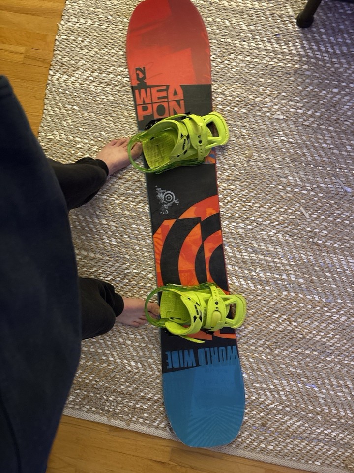 K2 World Wide Weapon Snowboard w/ Burton Freestyle Bindings - READ ...