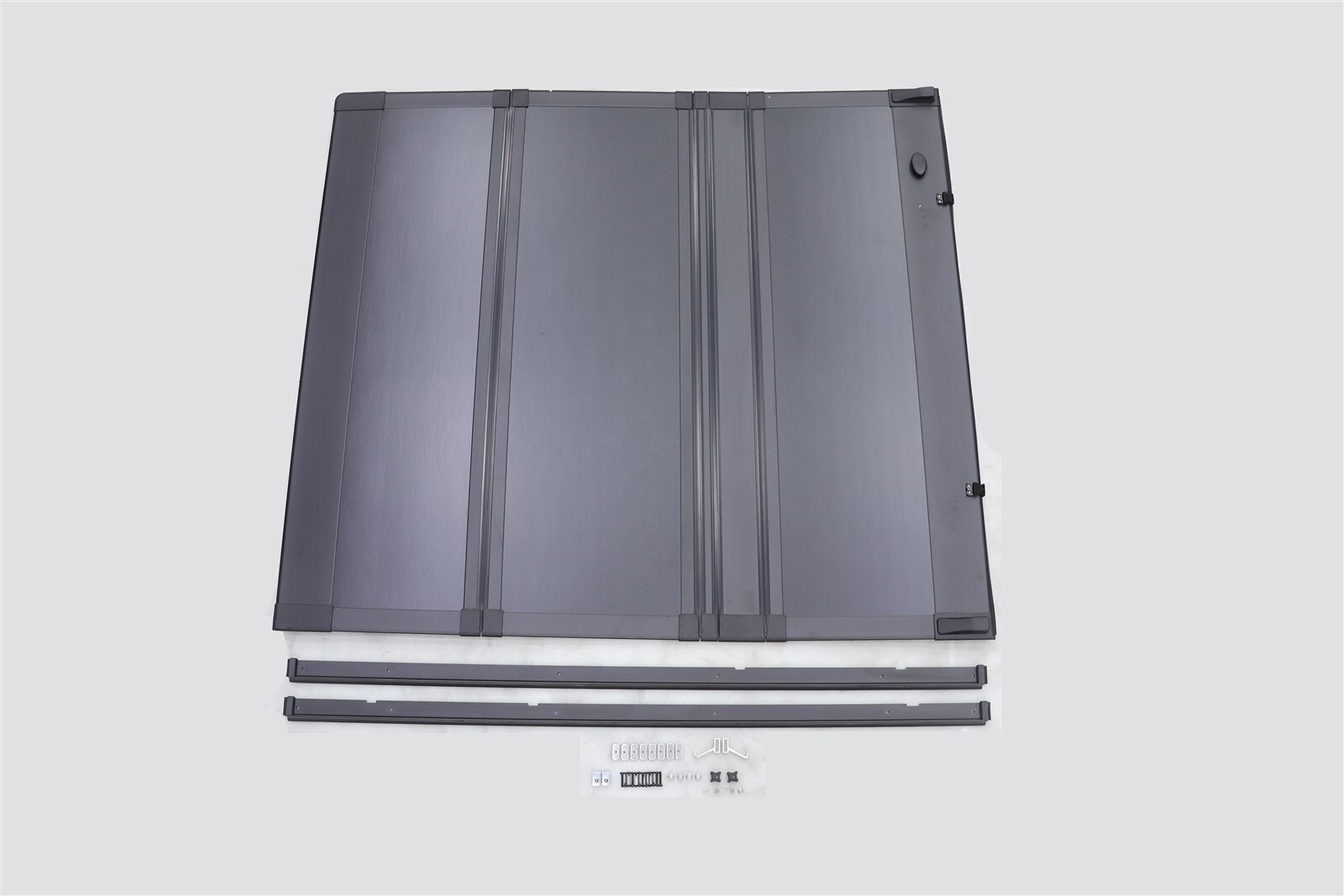 NEW GM 5'8" Bed Hard Tri-Fold Tonneau Cover 84679033 Silverado Sierra ...