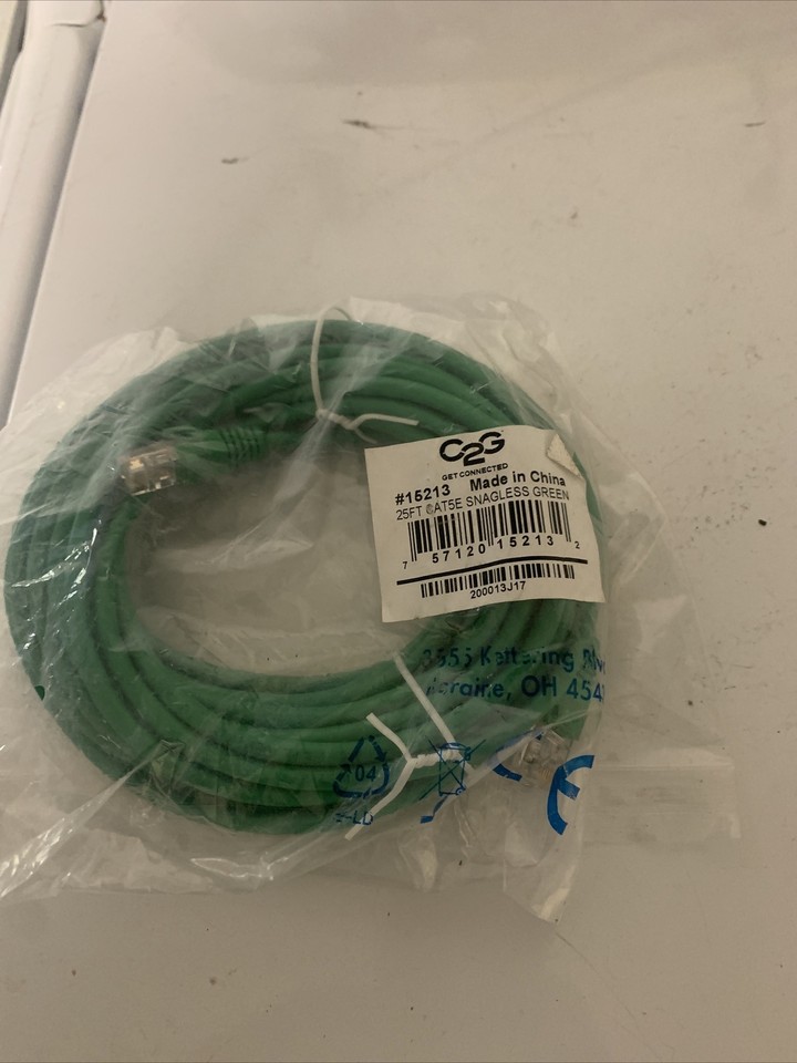StarTech.com Cat5e Ethernet Cable - 25 ft - Green- Patch Cable ...