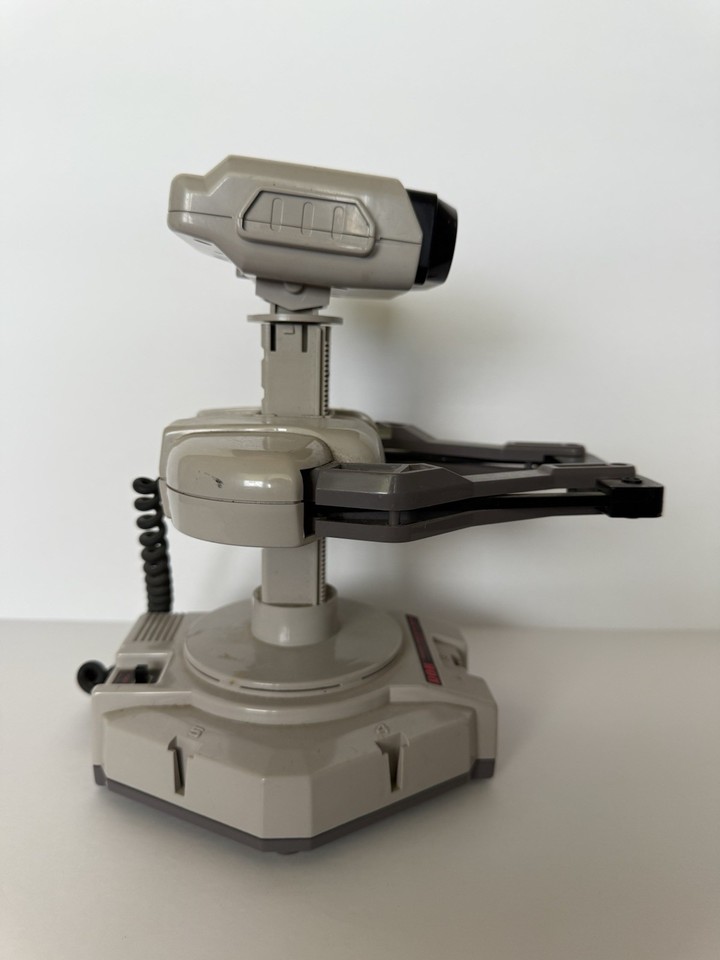Nintendo R.O.B. Rob the Robot Robotic Operating Buddy NES-012 Powers On ...