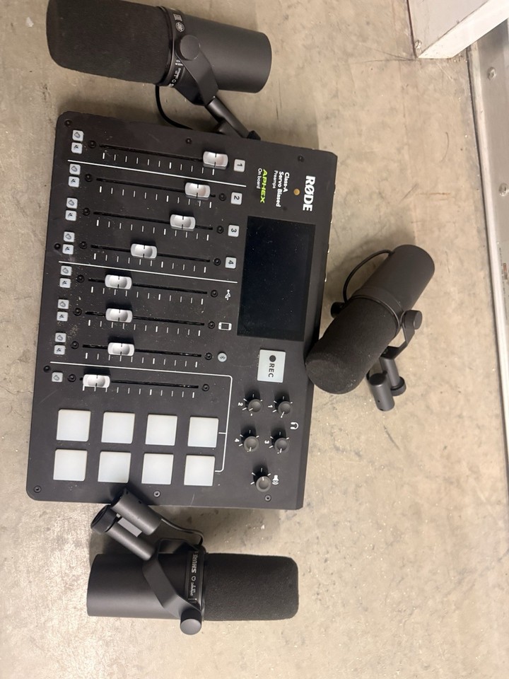 rode podcast bundle One Mixer 3 Shure Smb Dynamic Cardio's Microphone ...