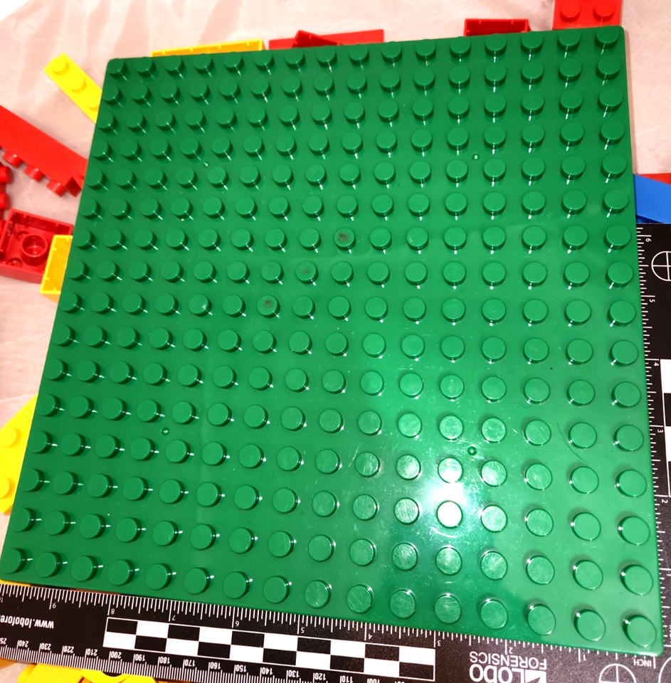 Lot of 68 Tyco Preschool Sized Building Bricks, 1 Green Base Plate and ...