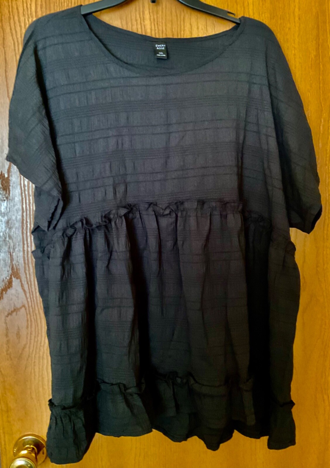 Emory Rose Women's Plus Size 1XL Black Ruffled Seersucker Textured Top ...