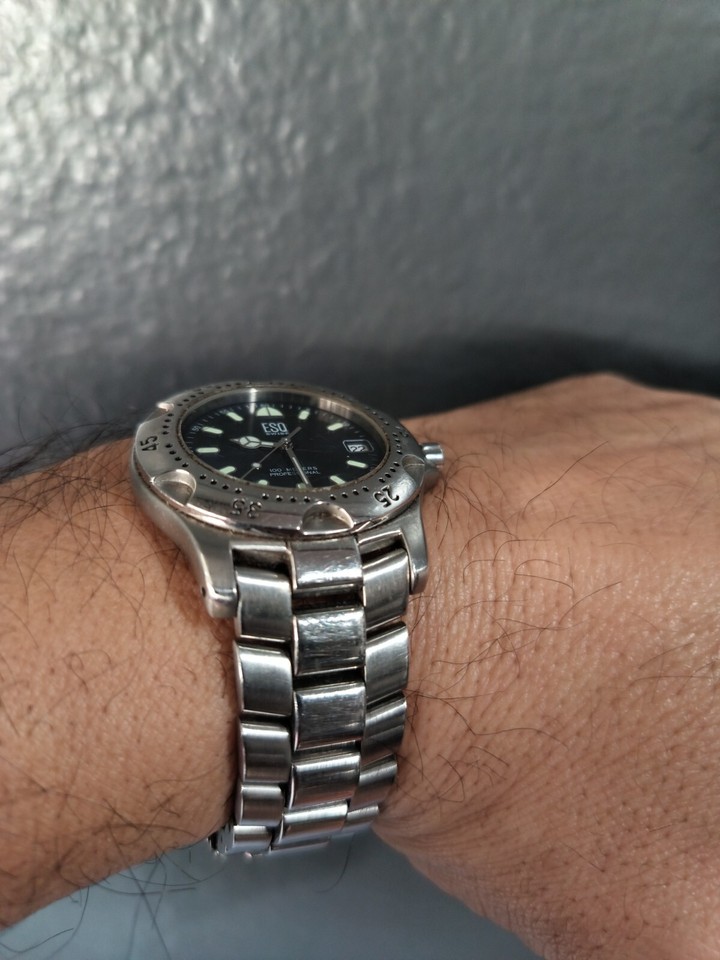 ESQ Swiss Dive Watch 37mm Blue Dial Silver Tone Date Round E5066. Needs ...